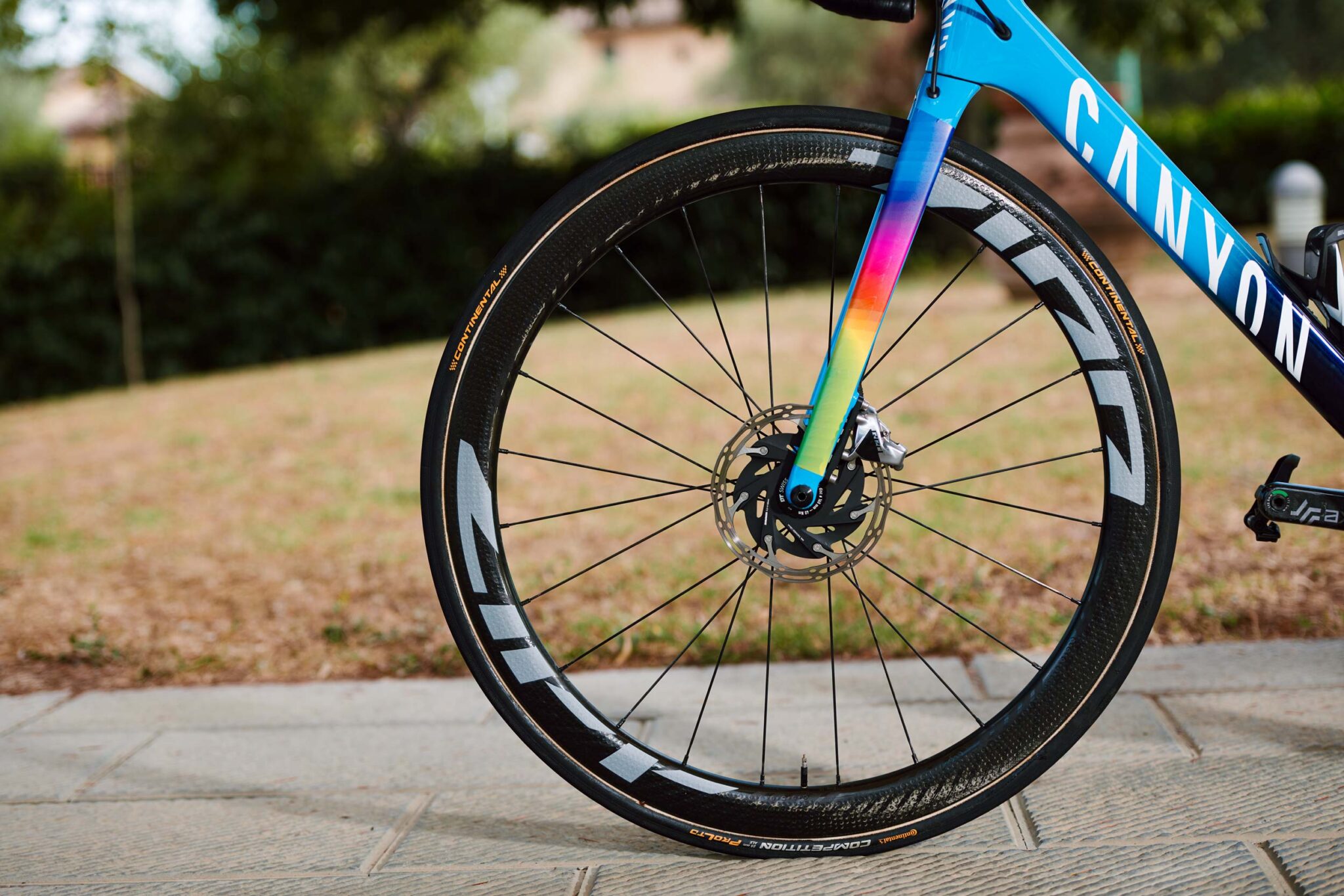 Bike Gallery: extra colour added to Movistar’s Canyon bikes - Ride Media